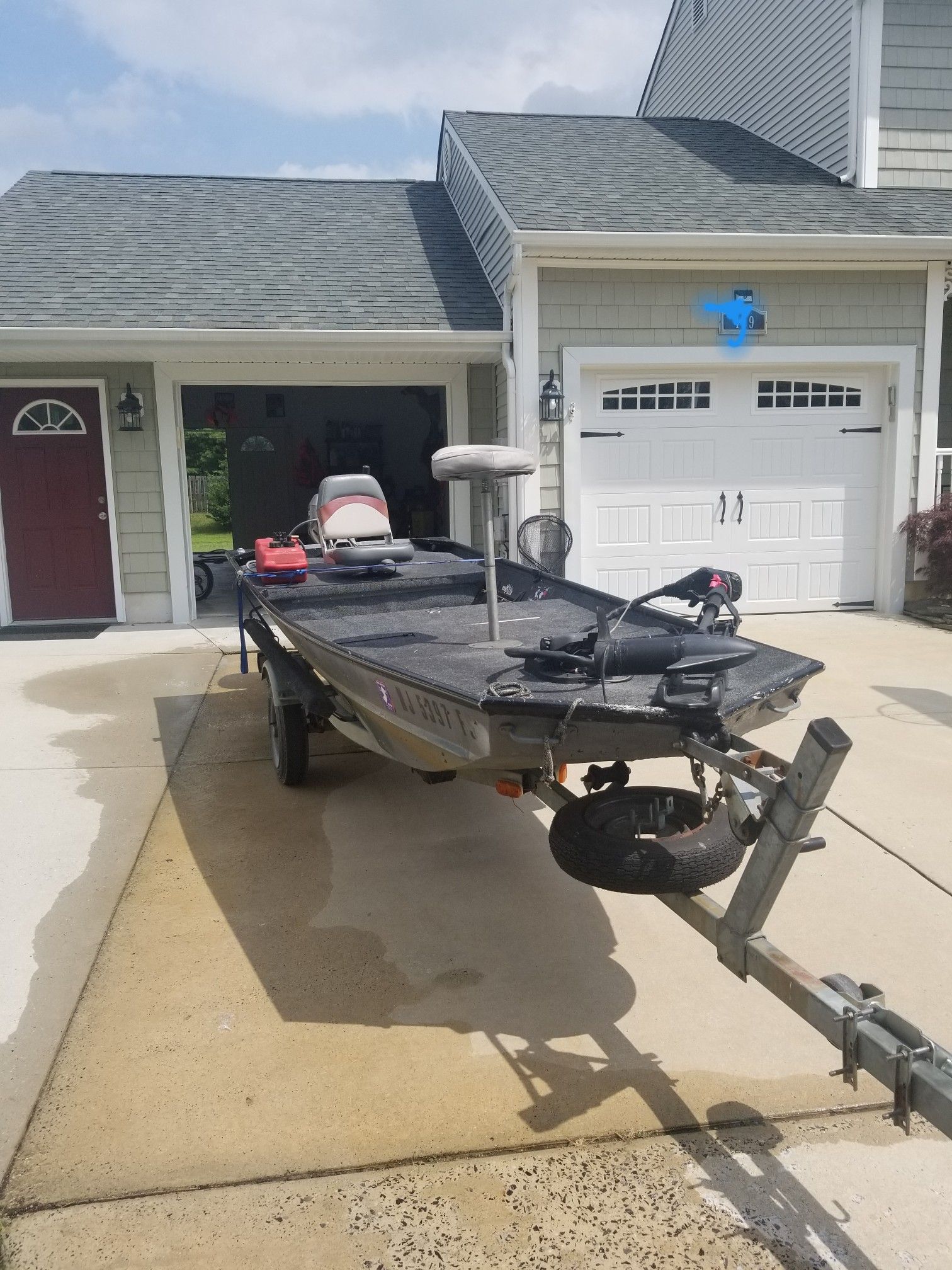 14 foot Lowe Bass Boat for Sale in Millville, NJ - OfferUp