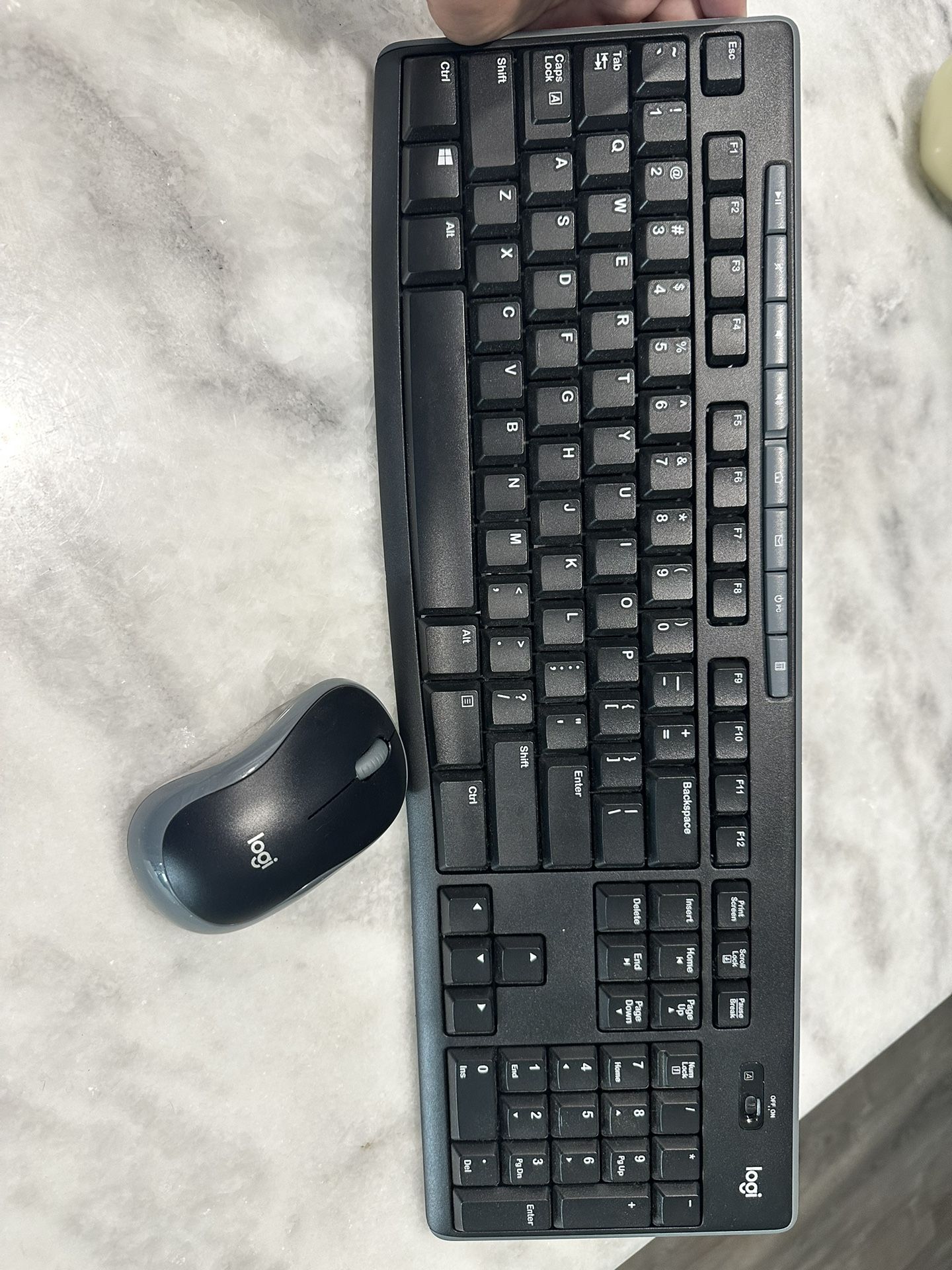 Logitech M185 Wireless Mouse And Keyboard for Sale in Dunedin, FL - OfferUp