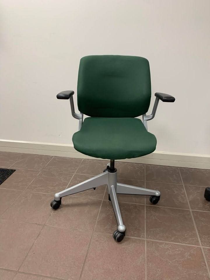 Steelcase Vecta Kart Ergonomic Office Chair for Sale in Waltham, MA ...