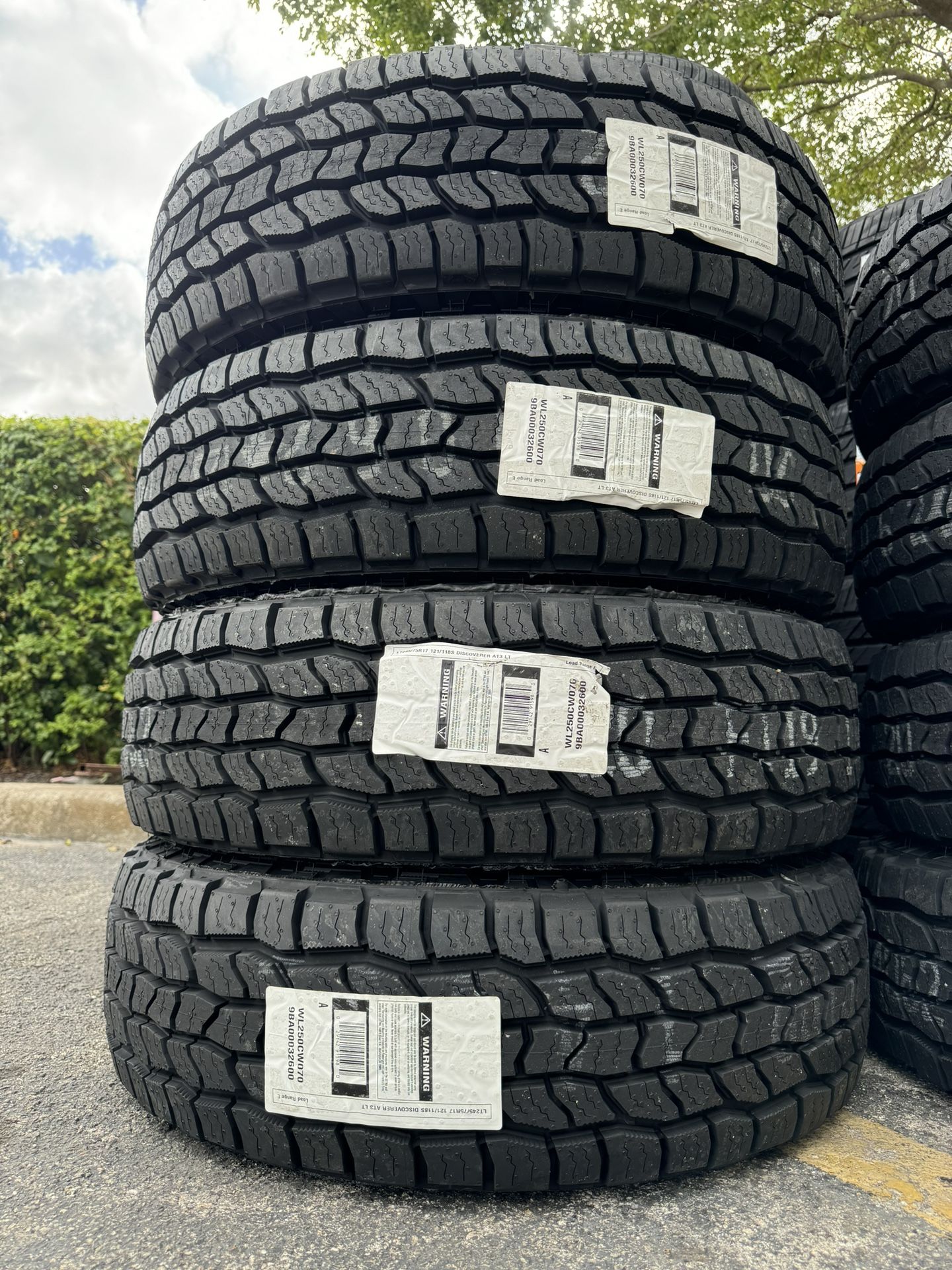 Set Cooper LT 245 75 R17 for Sale in Fort Lauderdale, FL - OfferUp