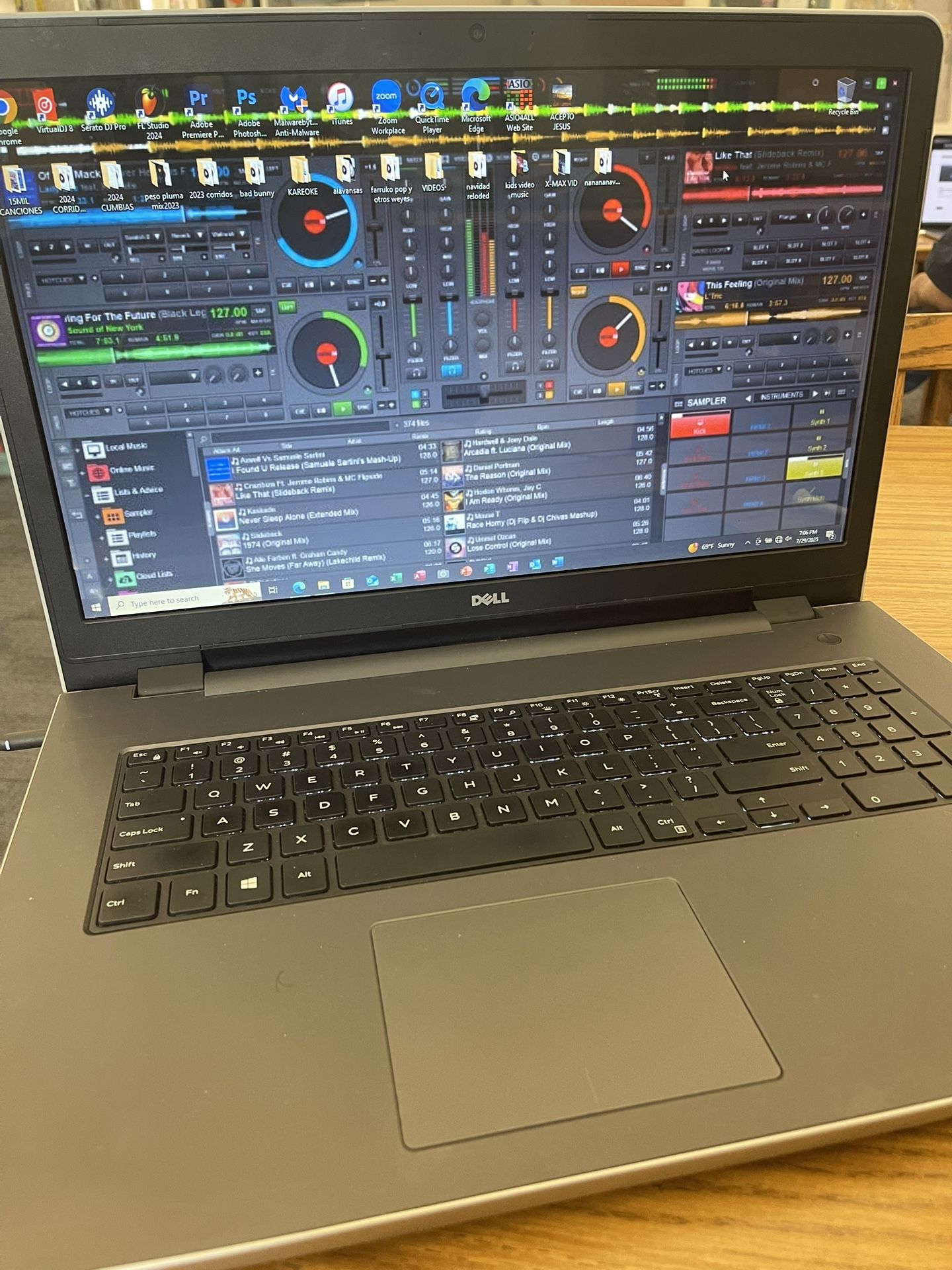 17.5” grande Vendo laptop Dell iCORE 5 500 GB 8 ram GB Muy rápida ...