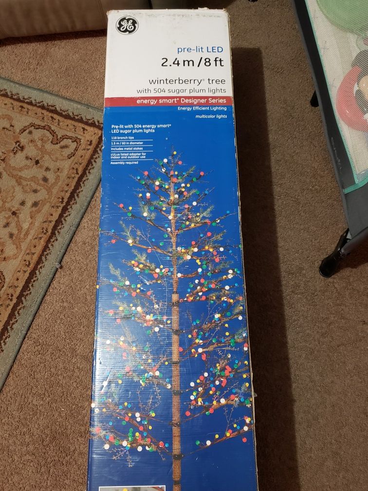 GE 8 ft. Winterberry tree with 500 lights for Sale in Brighton, CO ...