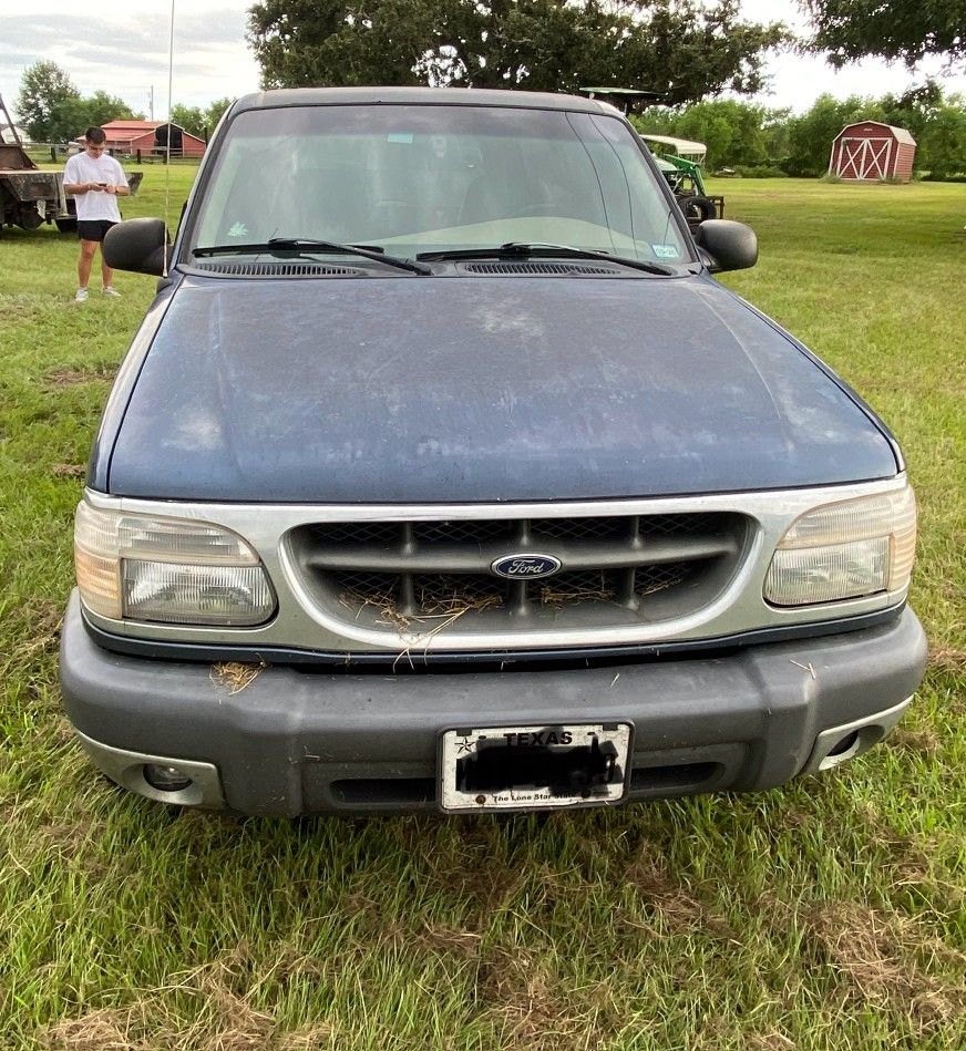 2000 Ford Explorer for Sale in Old Rvr-wnfre, TX - OfferUp