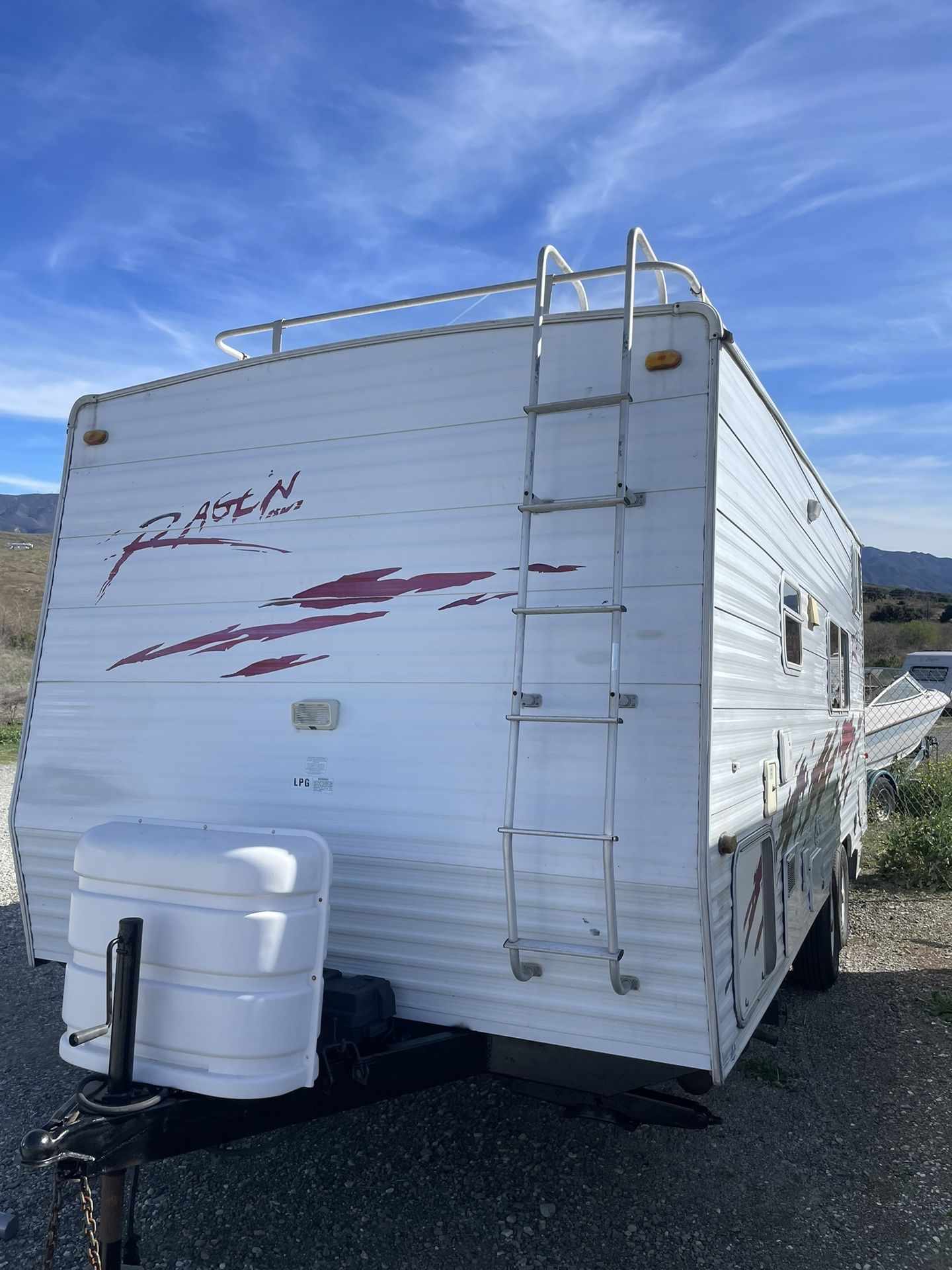 2001 24’ Ragen Travel Trailer Toy Hauler for Sale in Orange, CA - OfferUp