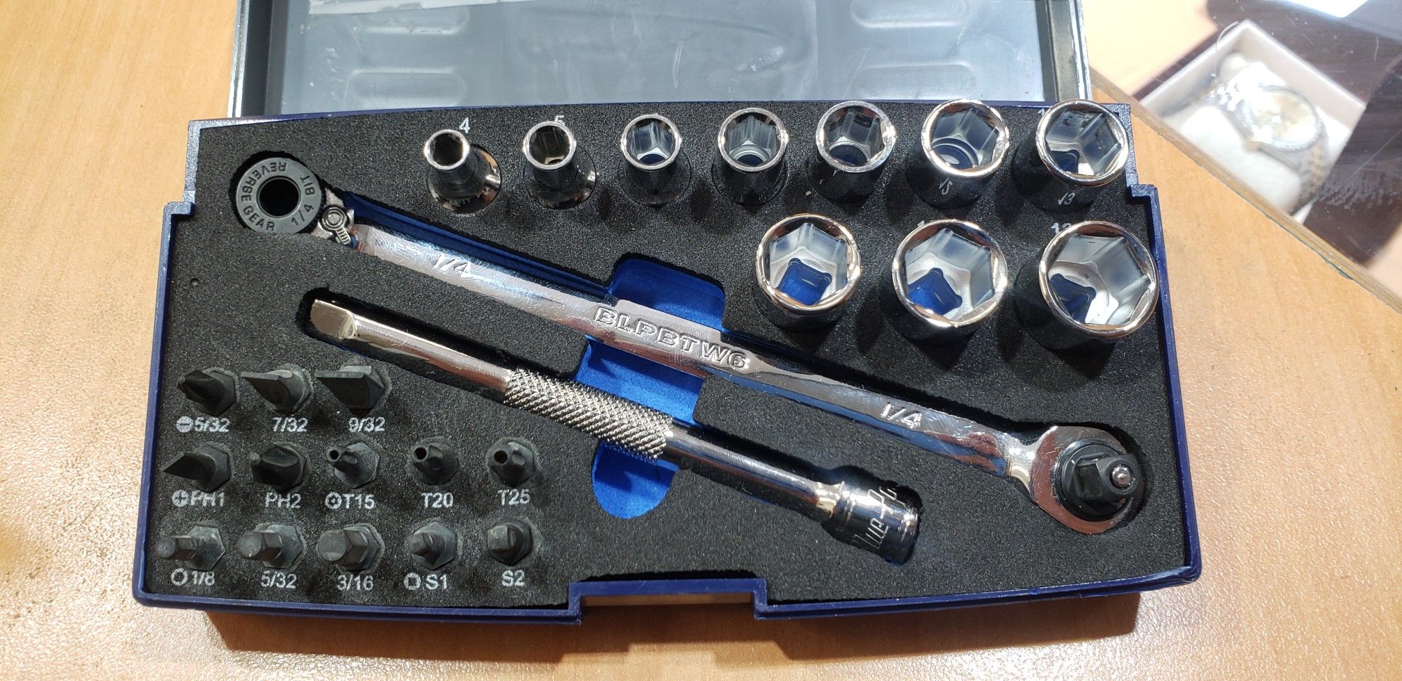 Blue-Point 25 pc 1/4" Drive Socket/ Bit Ratchet Tool Set for Sale in ...