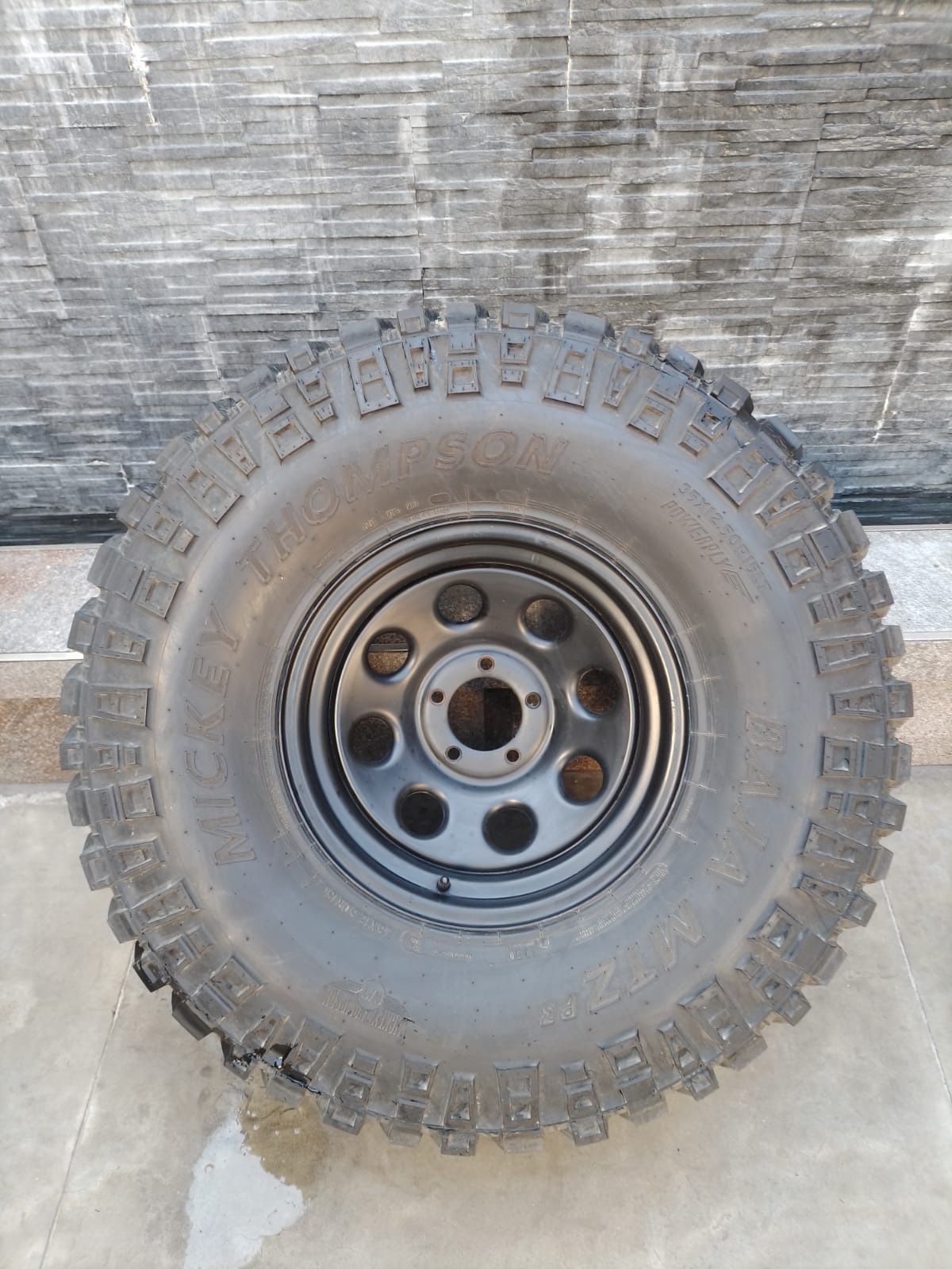 Mickey Thompson 35x12.50x15 (ONLY 1) for Sale in Imperial, CA - OfferUp