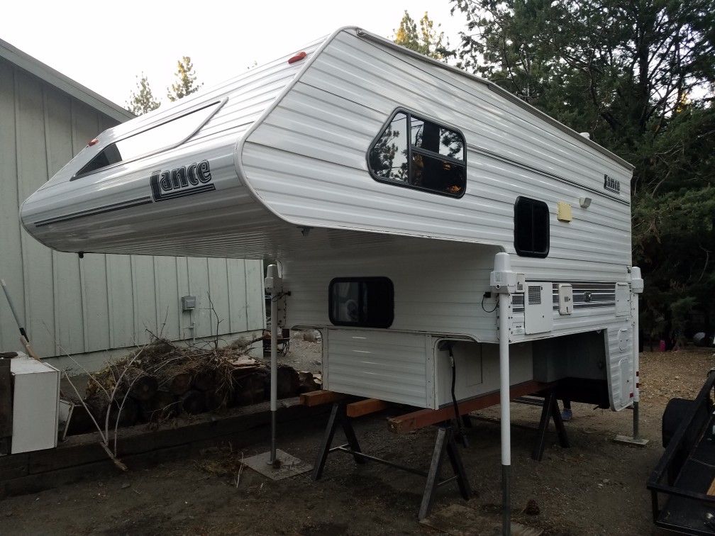 2005 Lance 820 cabover camper for Sale in Wrightwood, CA - OfferUp