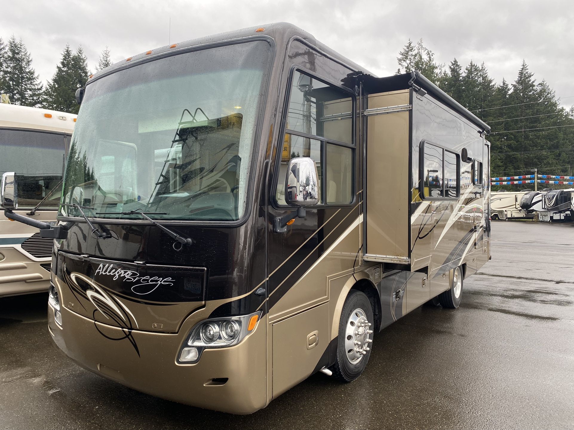 2011 Tiffin Allegro Breeze 28BR for Sale in Skok, WA - OfferUp