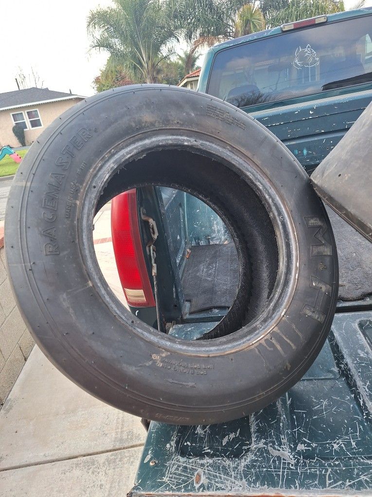 M&H Dragmaster Slicks 26x8.5x15 for Sale in Covina, CA - OfferUp