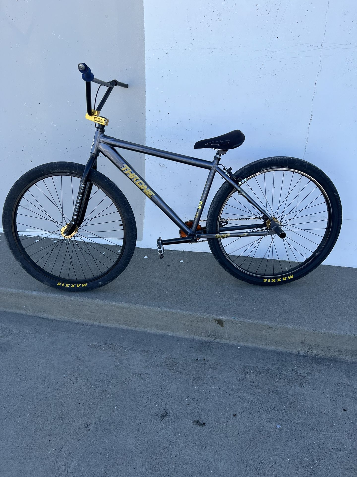 29 Inch Throne Bike Look At Description for Sale in Oakland, CA - OfferUp