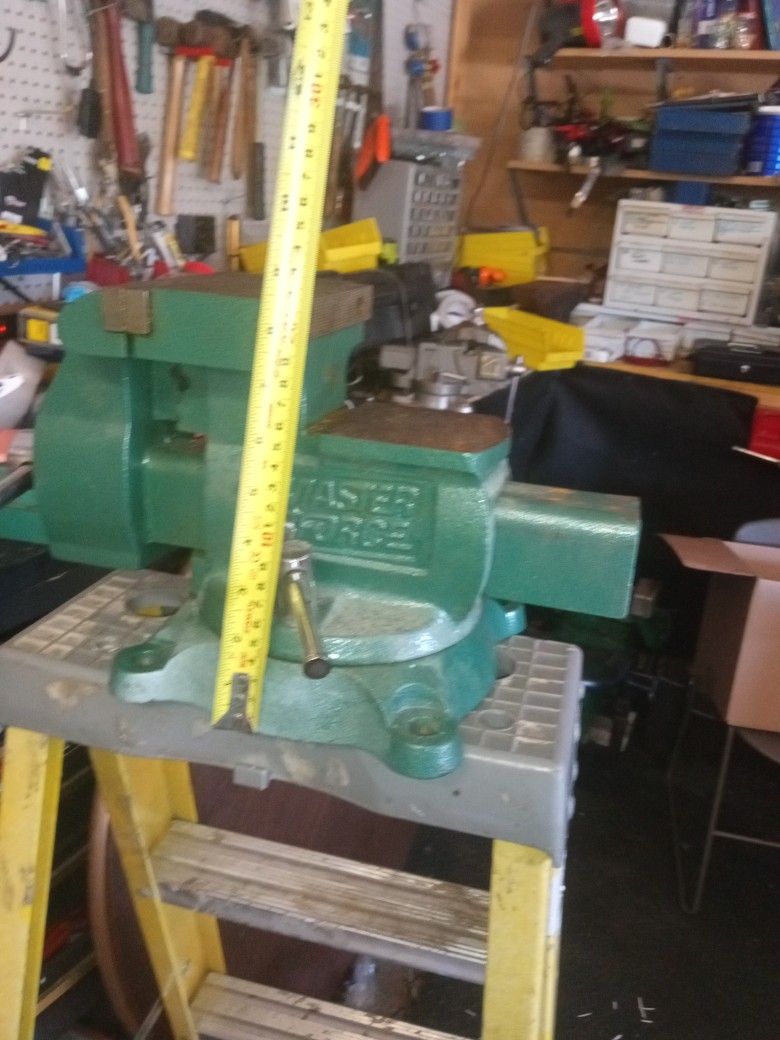 Master Force Bench Vise for Sale in Lake In The Hills, IL - OfferUp