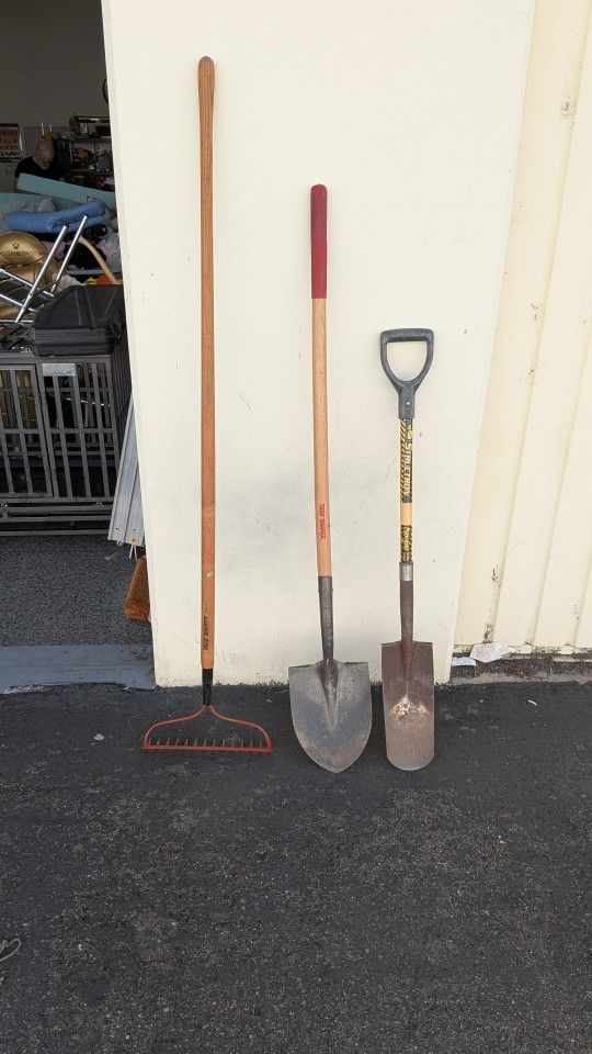 True Temper Rake, Shovel & Structron Shovel. Selling All 3 As A Set $30 ...