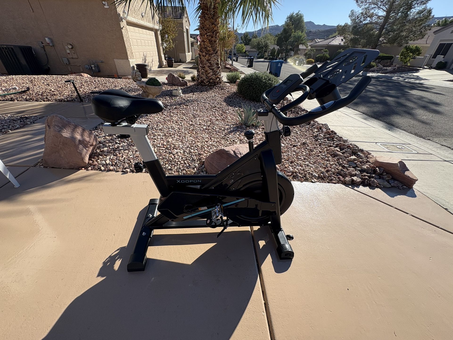 SUPER CLEAN. xoopon exercise bike for Sale in Henderson, NV - OfferUp