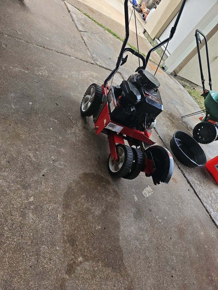 Edger Yard Machines 3.5 Hh Brigs Stration Motor for Sale in Houston, TX ...
