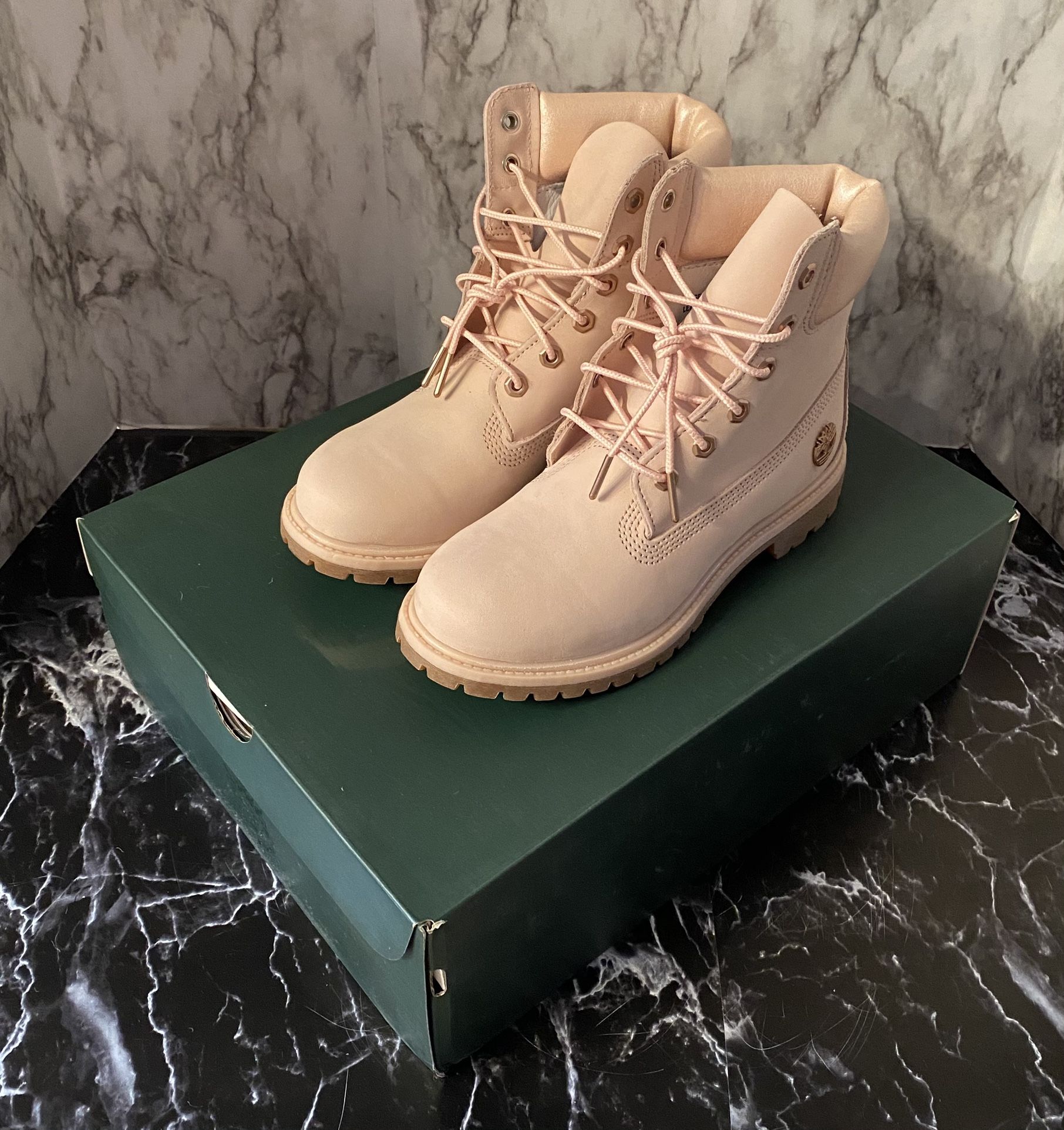 DS Timberland 6 In Premium Pink/Metallic Sz 8W tb0a1hl6 for Sale in ...