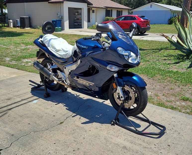 2005 Kawasaki ZZR1200 C4 for Sale in Deland, FL - OfferUp