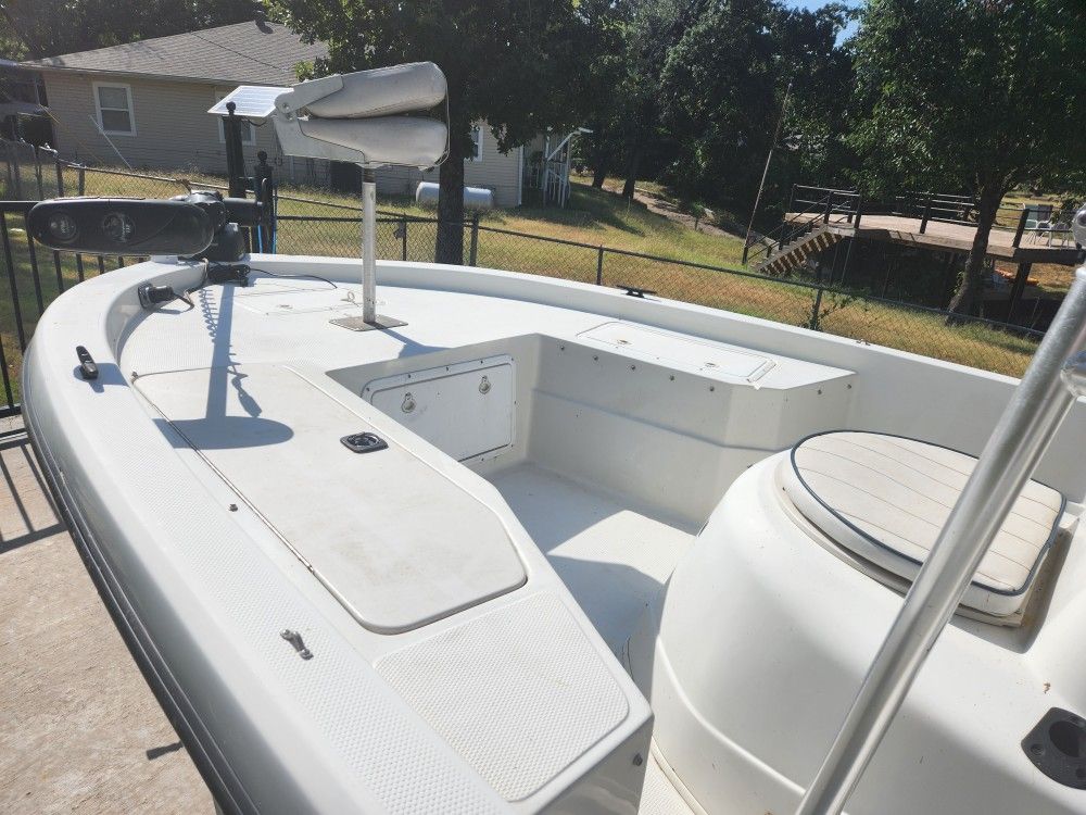 ProMaster Travis Edition Center Console for Sale in Trinidad, TX - OfferUp