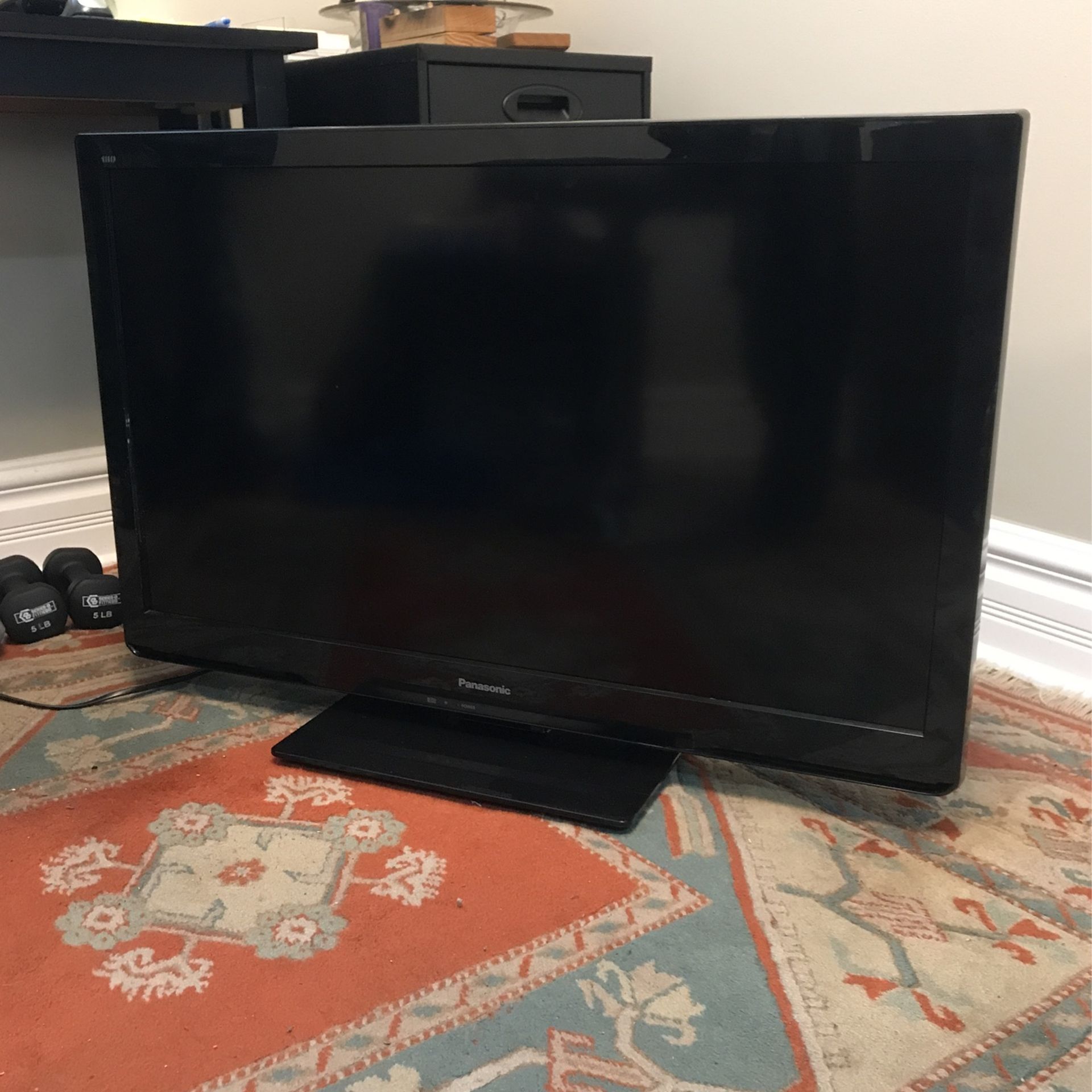 Panasonic 37 Inch TV for Sale in Chicago, IL - OfferUp