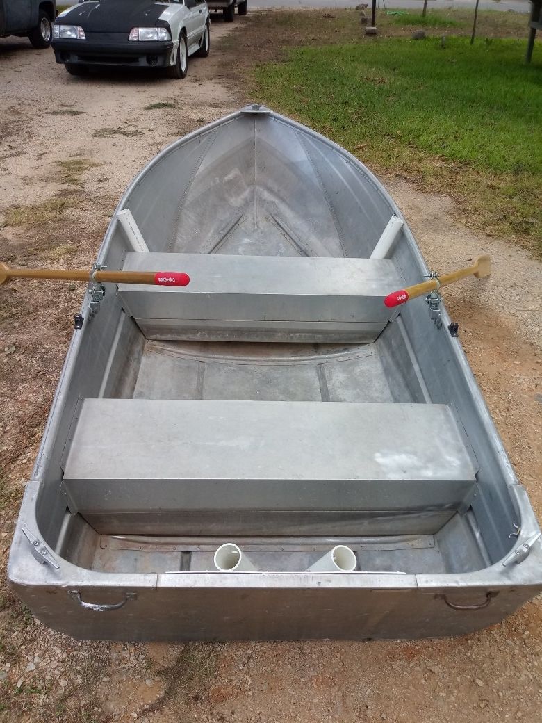 12ft Jon boat row boat for Sale in San Antonio, TX - OfferUp