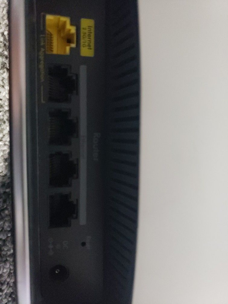 ORBI RBR850 ROUTER &2 SATELLITES for Sale in Chicago, IL - OfferUp