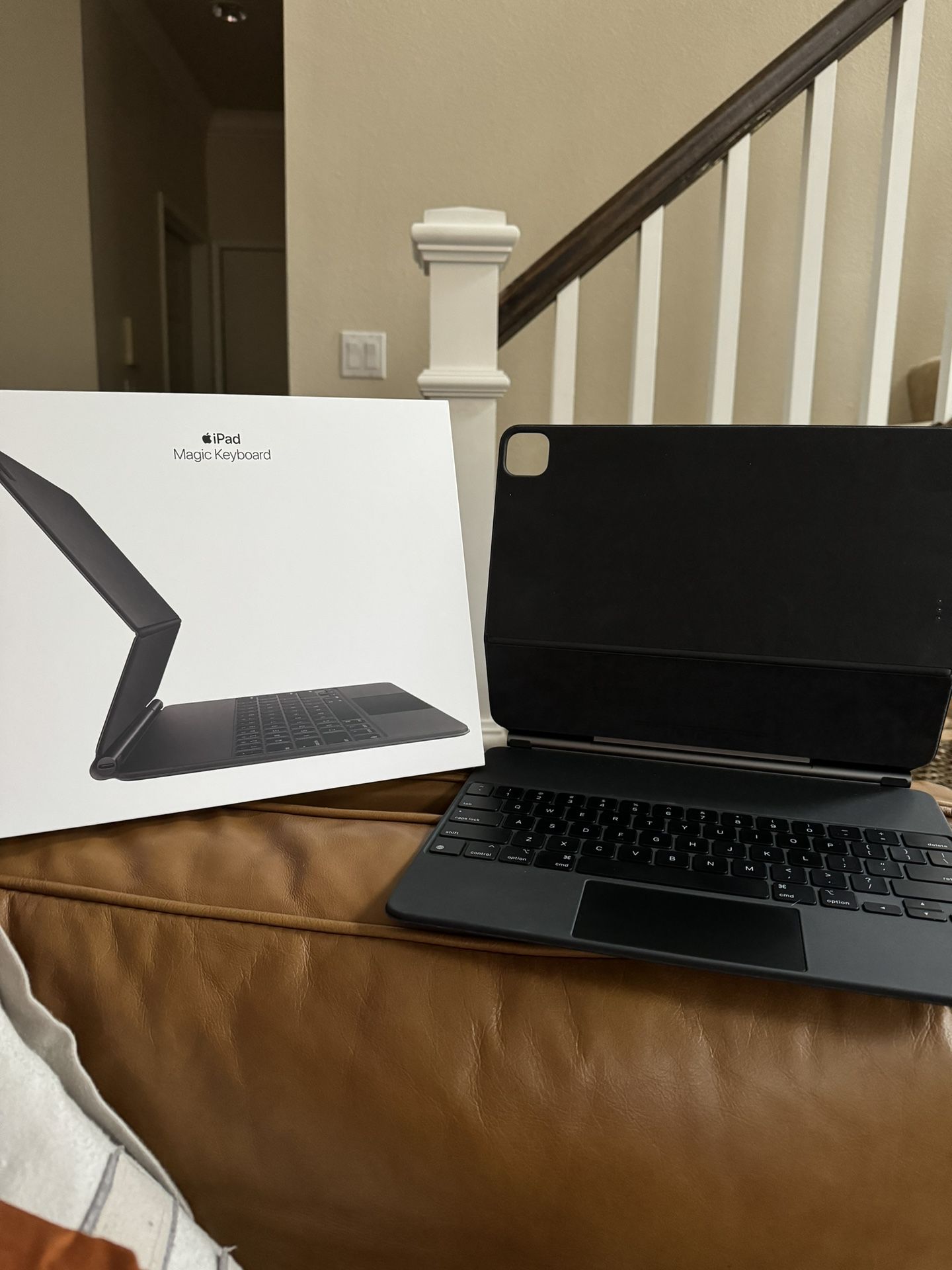 iPad Pro Magic Keyboard (6th Generation) for Sale in San Francisco, CA ...