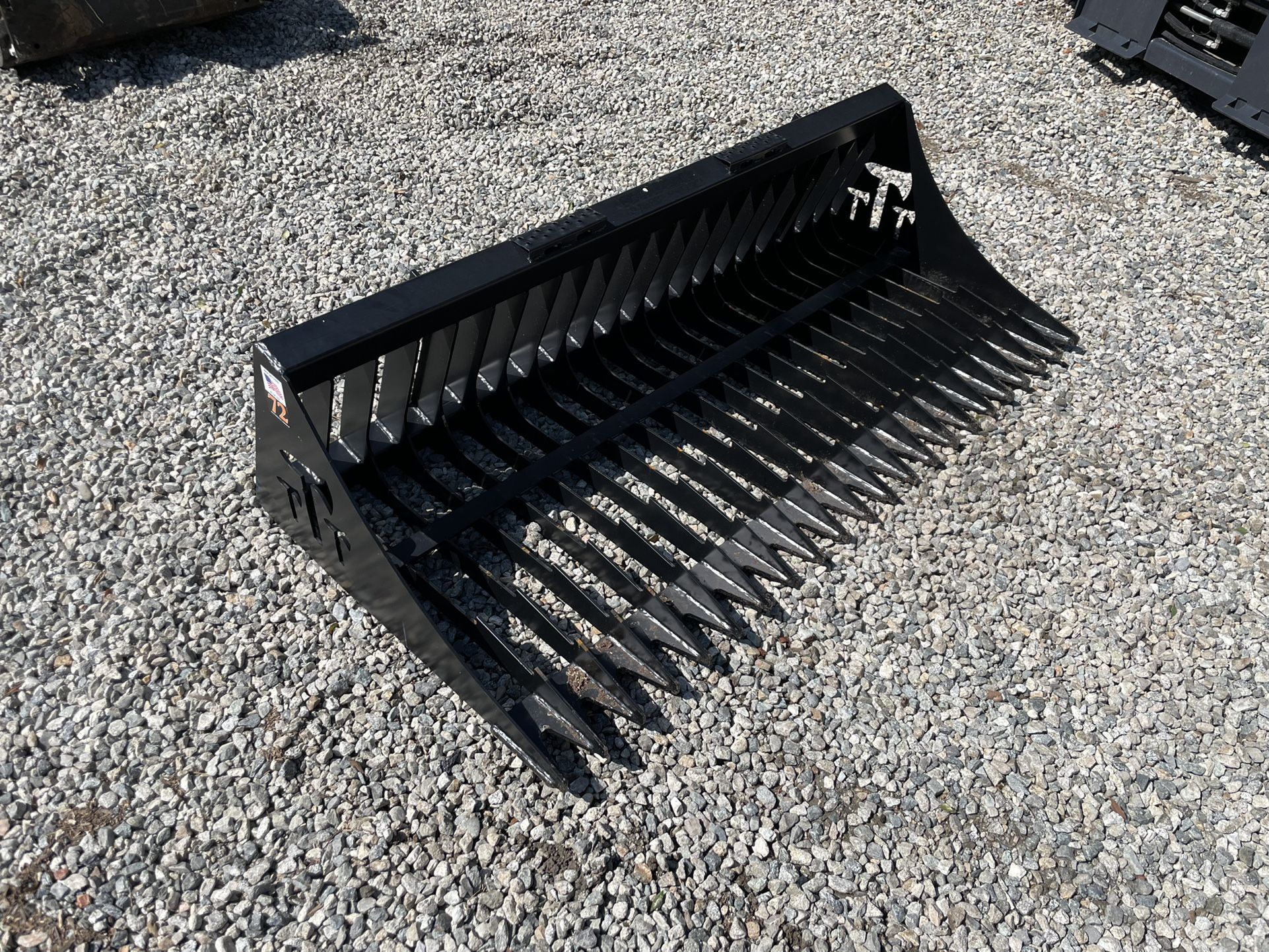 Skid Steer Skelton Rock / Screening Bucket For Bobcat Caterpillar ...