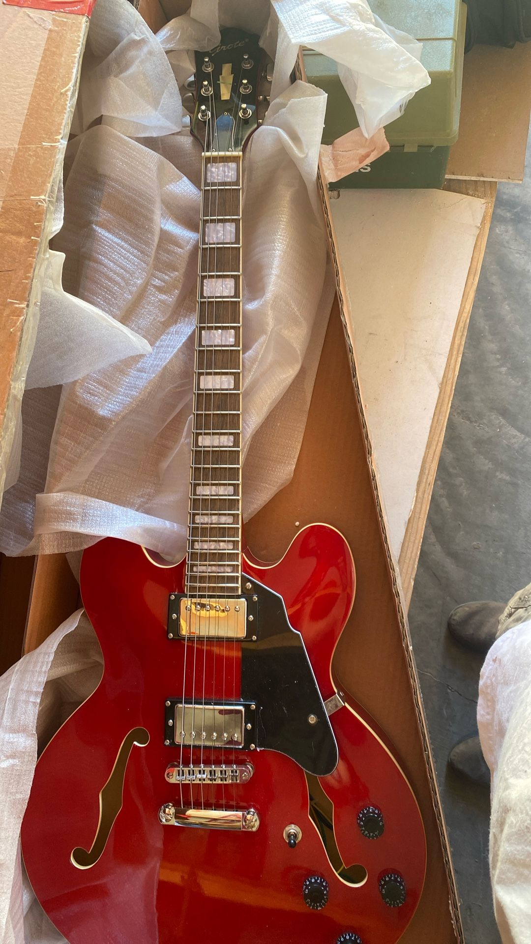 Grote 335 Style Guitar for Sale in Bakersfield, CA - OfferUp
