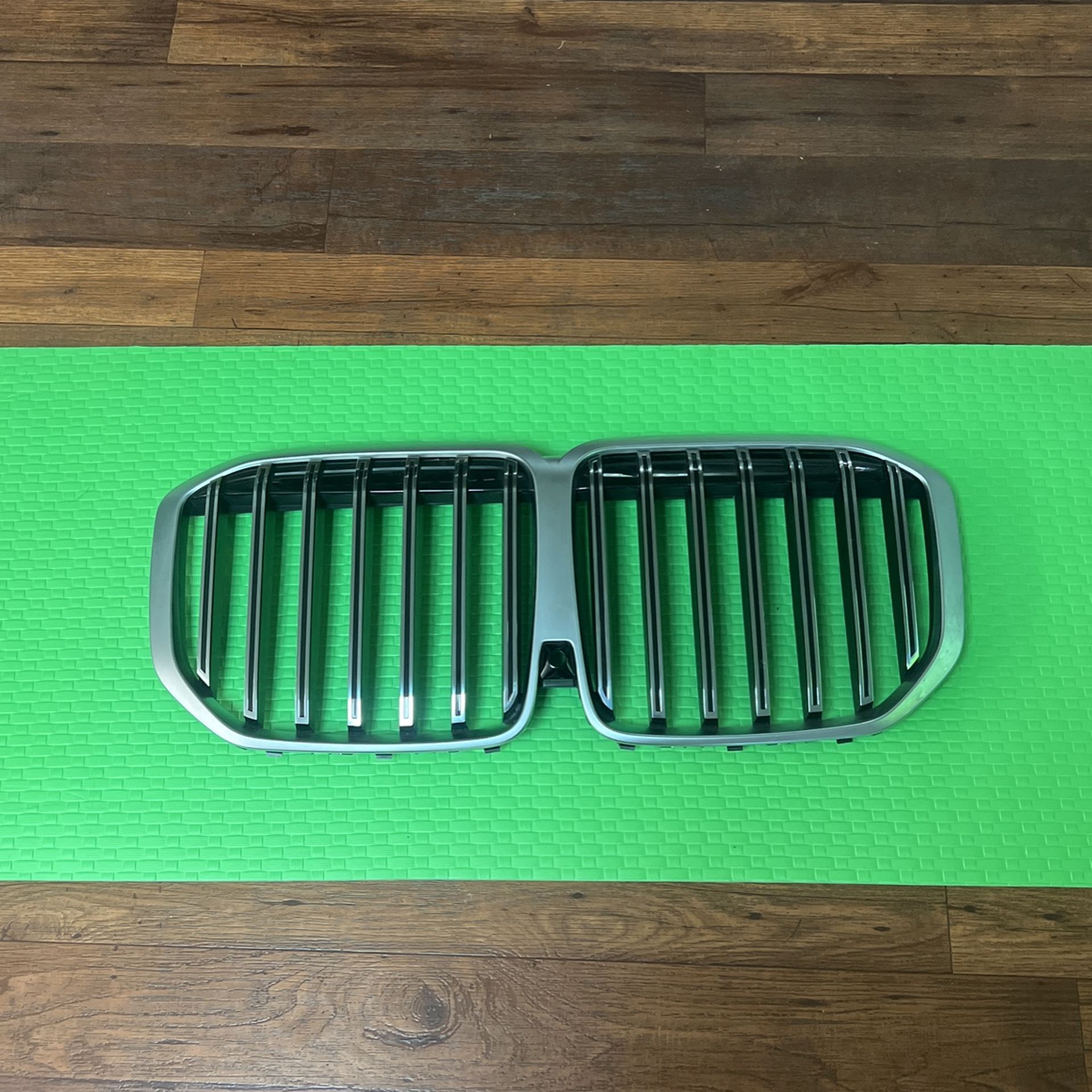 2023-2024 BMW X7 OEM FRONT UPPER ORNAMENTAL SHADOWLINE GRILLE USED ...