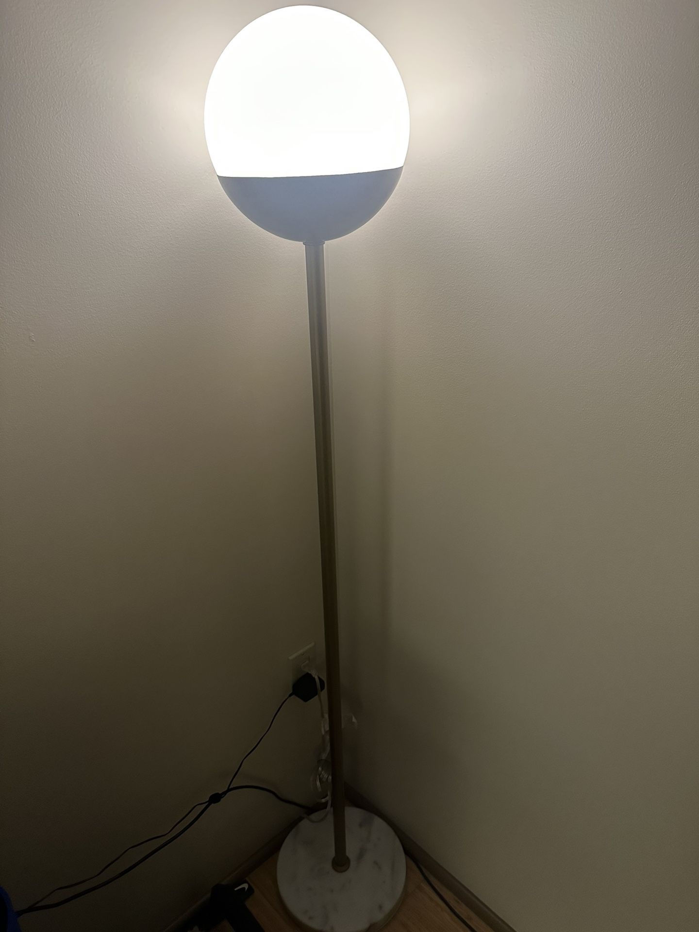 Floor Lamp - MOVING for Sale in Seattle, WA - OfferUp