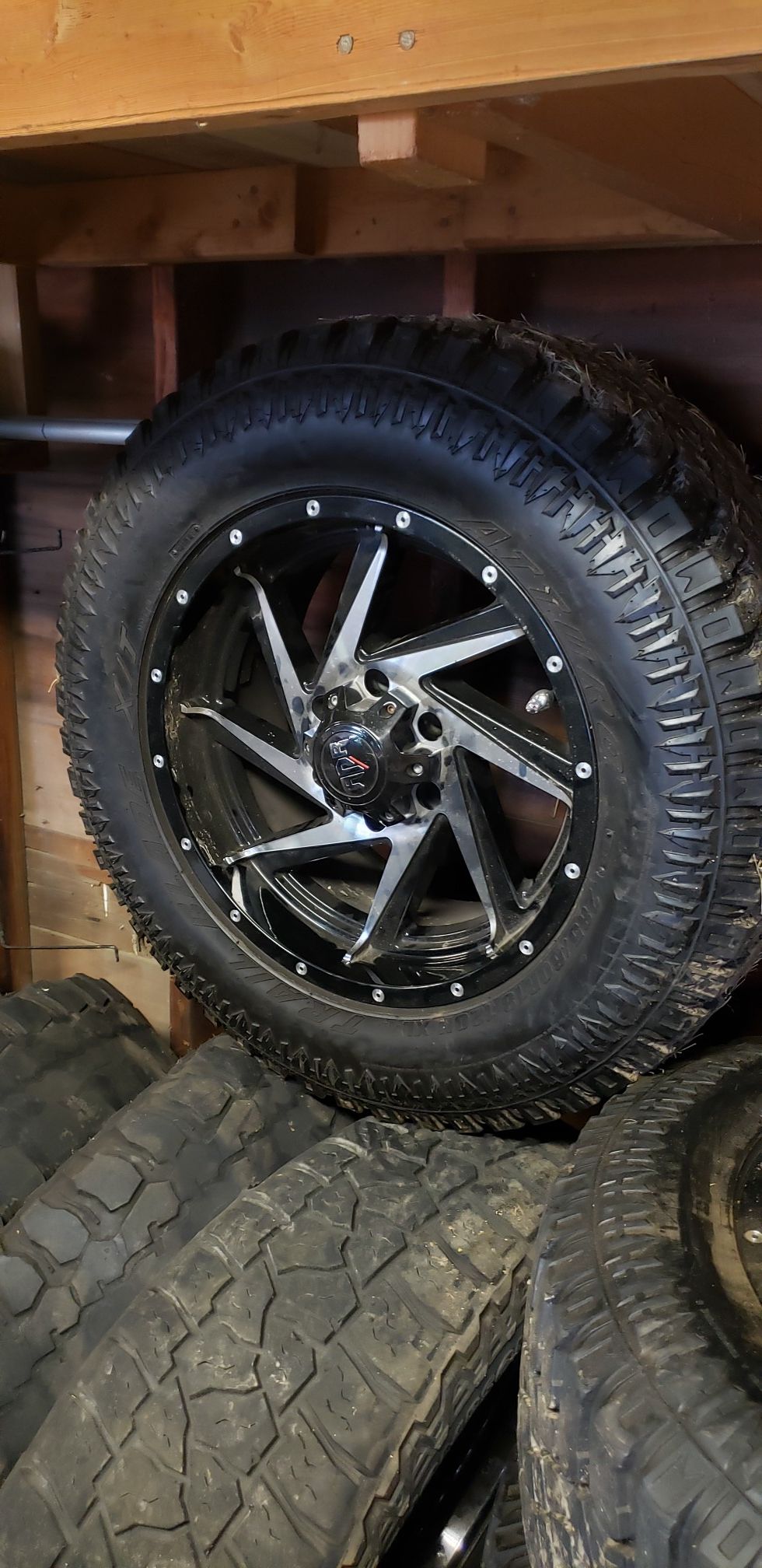 18" inch truck rims & tires for Sale in Roseville, MI - OfferUp