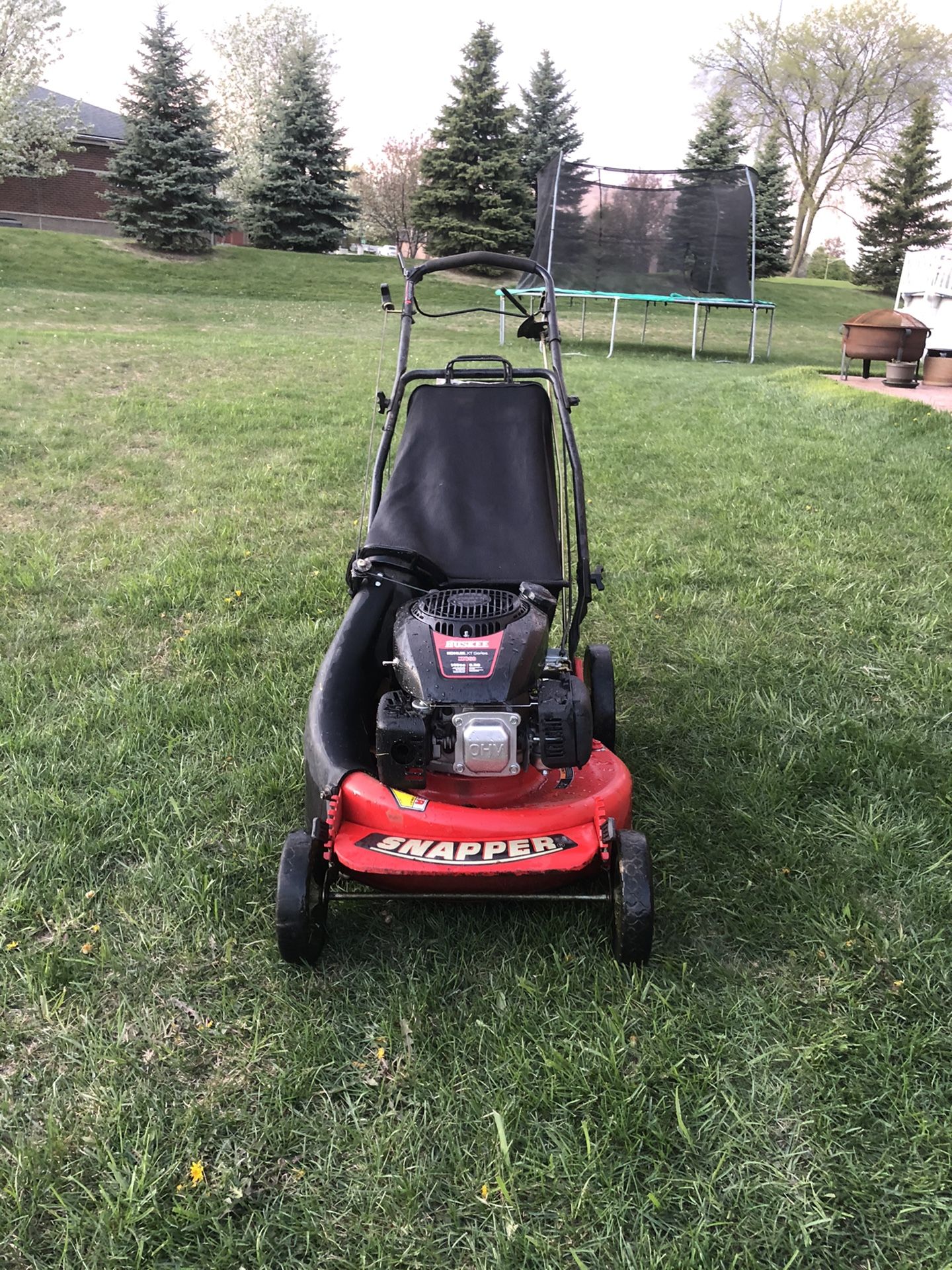 Snapper Hi-Vac self-propelled bagging lawnmower. for Sale in Brownstown ...