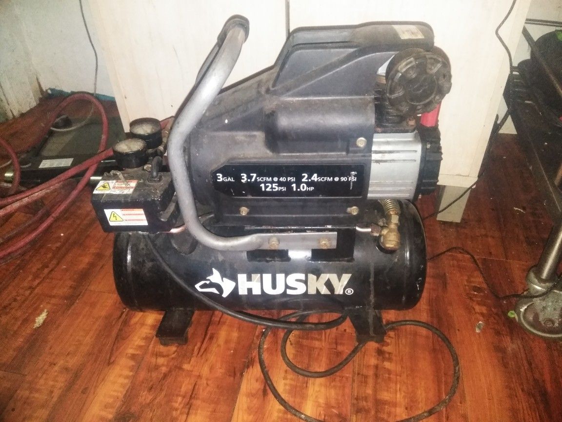 Husky 125 psi 3 gallon air compressor for Sale in Los Angeles, CA - OfferUp