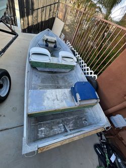12’ Aluminum Fishing Boat for Sale in Sun City, AZ - OfferUp