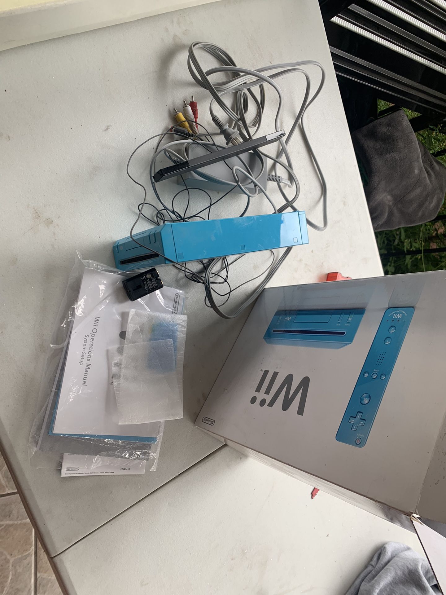 Nintendo Wii Blue for Sale in Bell Gardens, CA - OfferUp