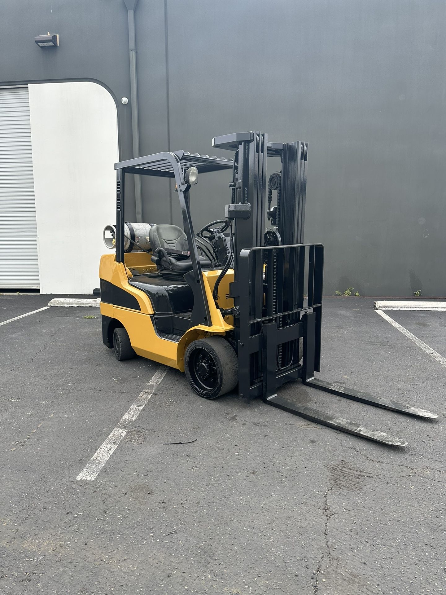 CAT C6000 Forklift for Sale in Garden Grove, CA - OfferUp