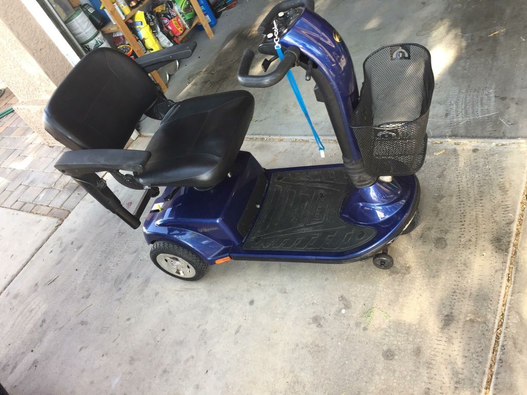 Mobility Electric Scooter Golden Companion II 3-Wheel Scooter w/ Lift ...