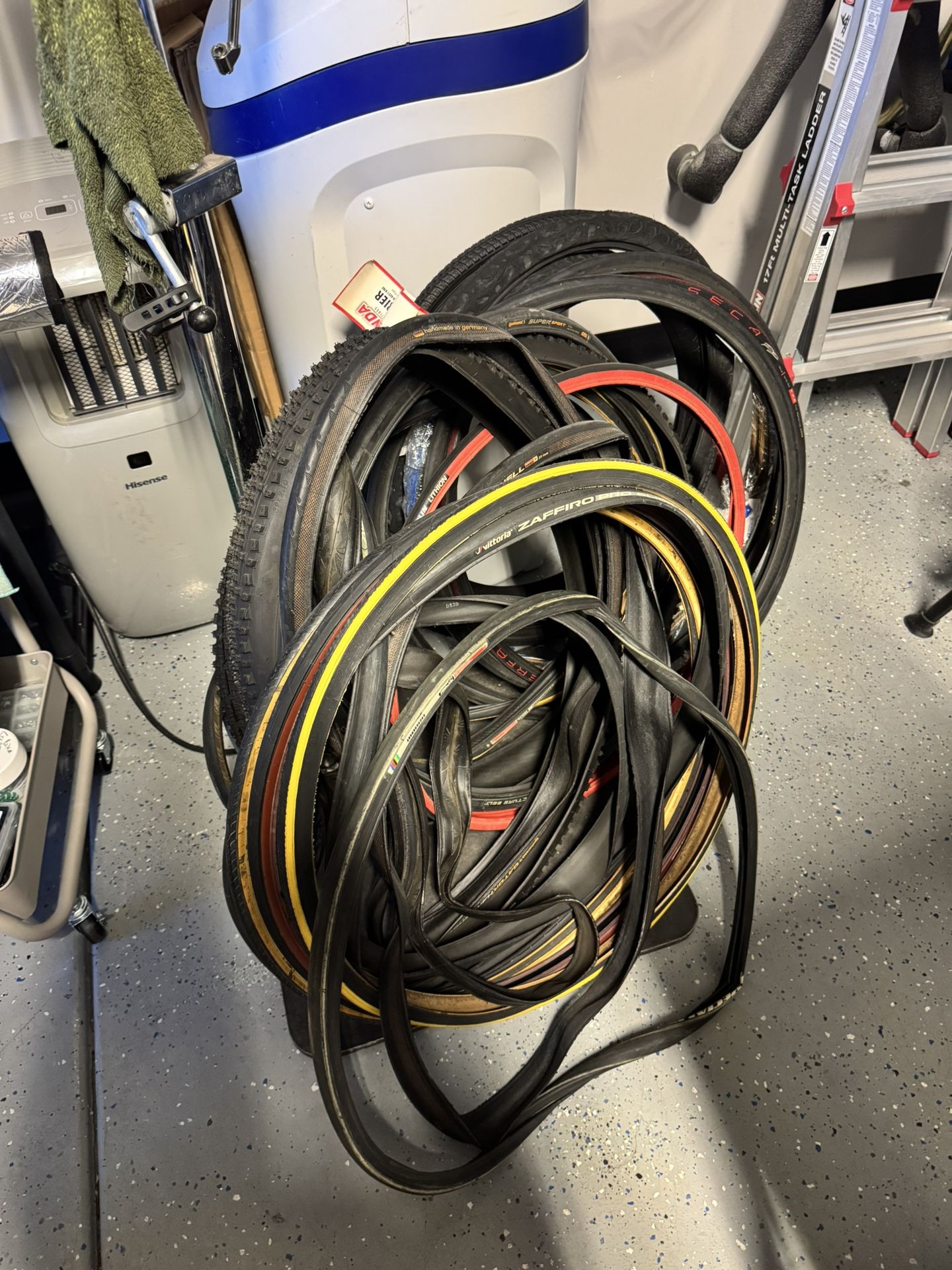 Mixed Assortment Of Bicycle Tires 29,27.5,road , Cycle Cross Tires All In Good Used Condition ...