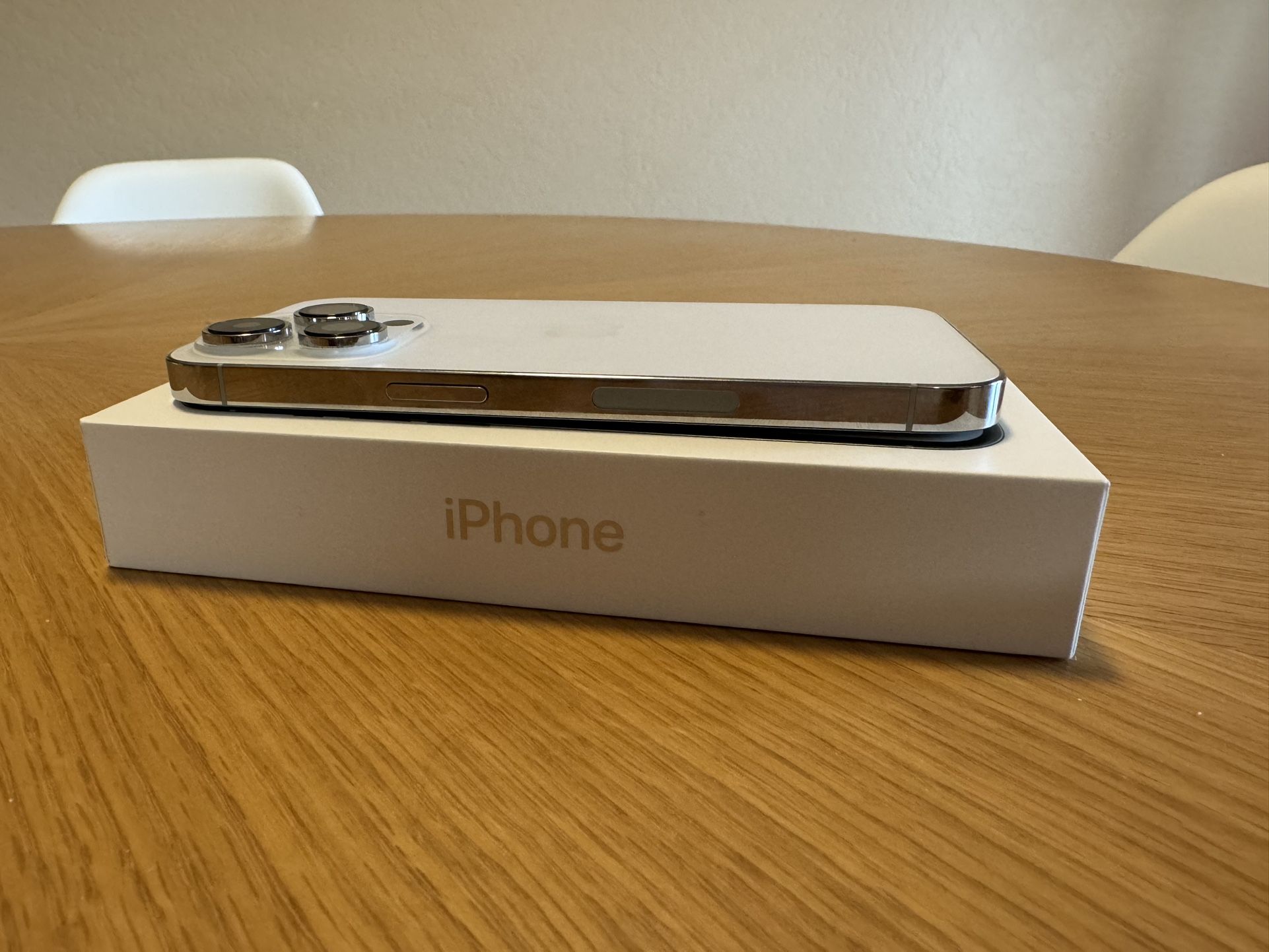 iPhone 14 Pro (White, 128GB, Unlocked) Mint Condition for Sale in ...