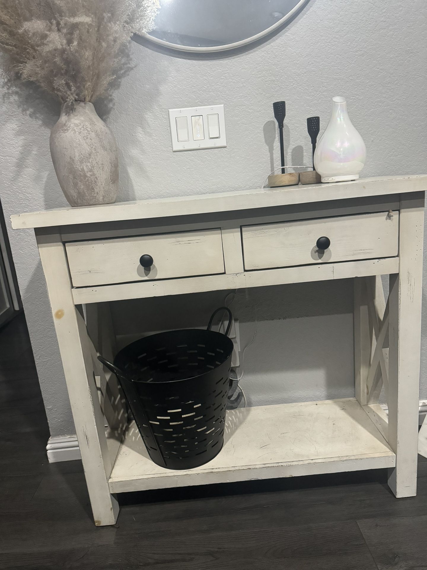 Entry Table for Sale in Palmdale, CA - OfferUp