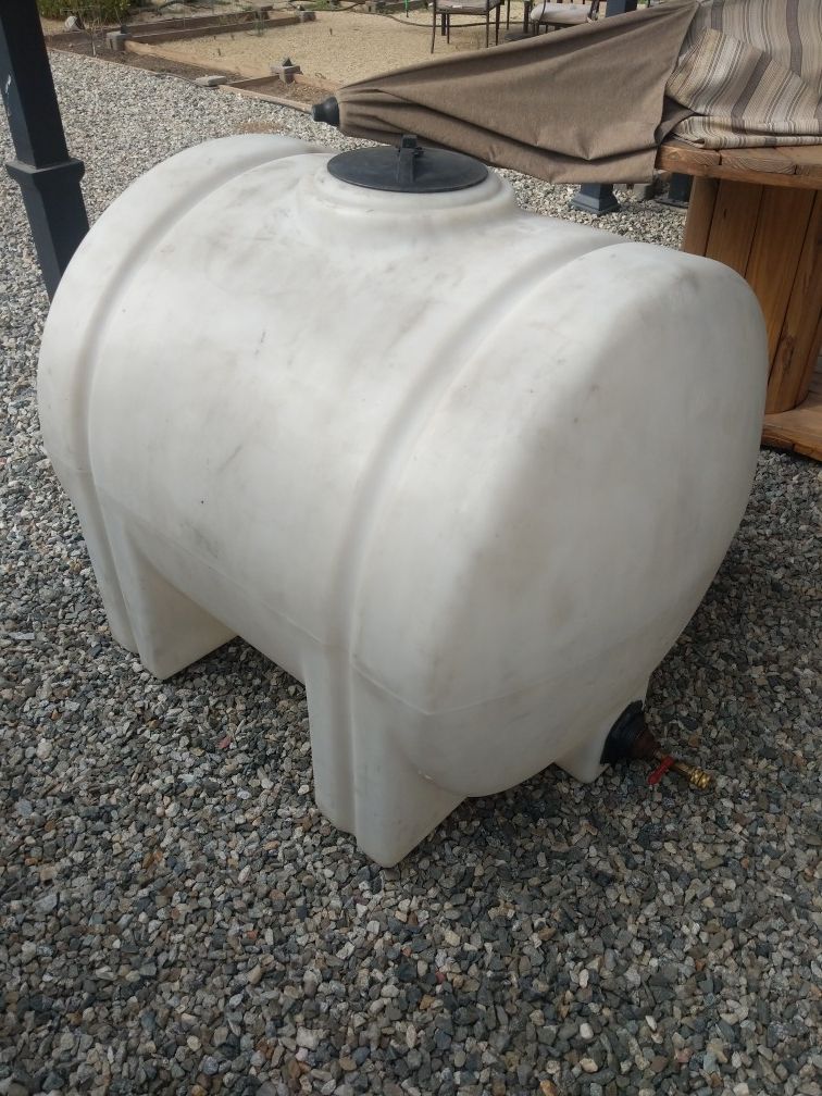 225 gallon water tank for Sale in Riverside, CA - OfferUp