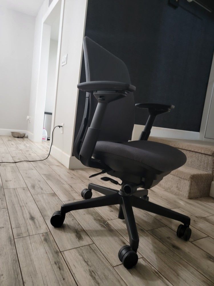 Steelcase Steep Amia Ergo Chair for Sale in San Tan Valley, AZ - OfferUp