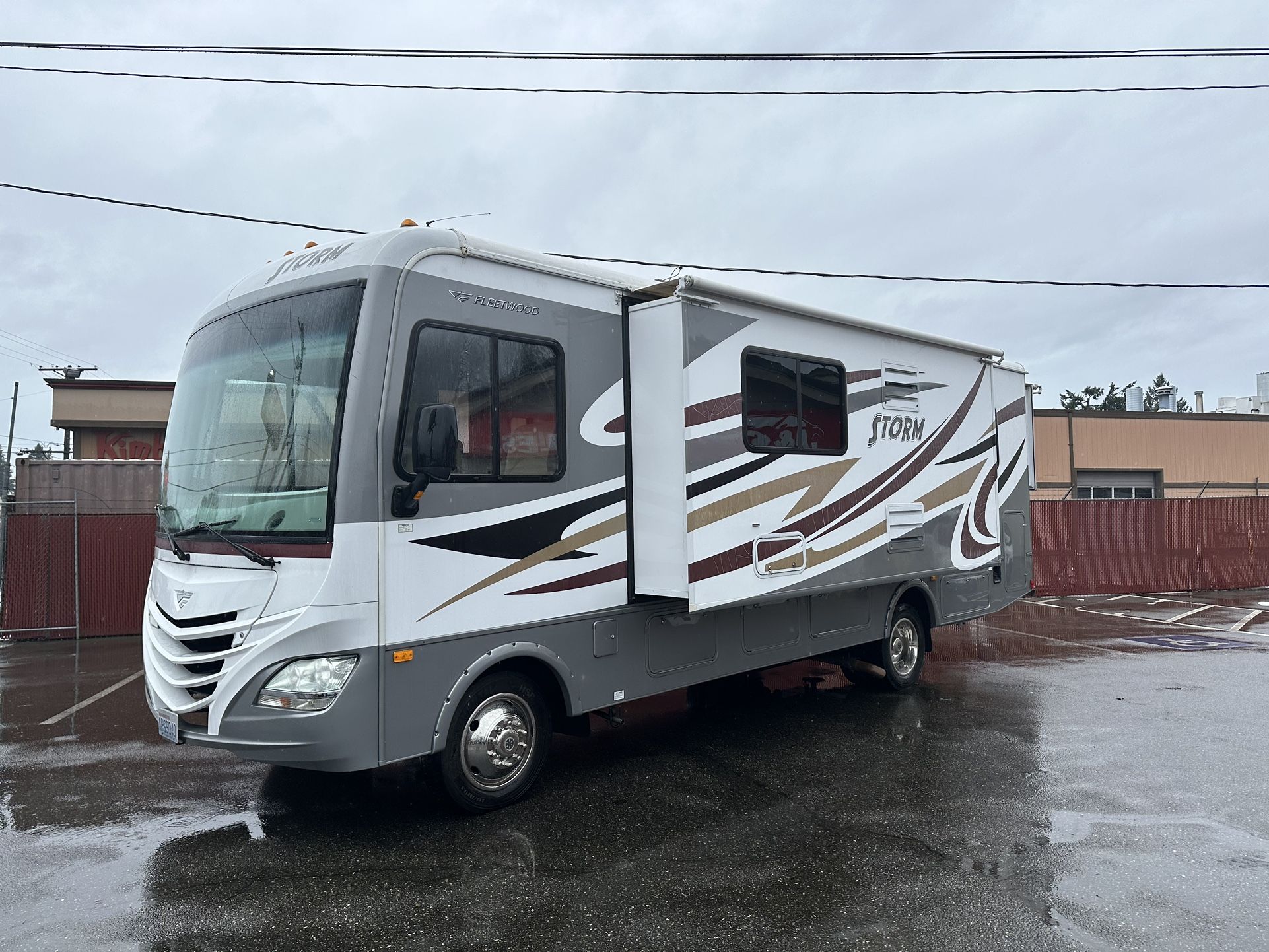 2013 Fleetwood storm 28f for Sale in Tacoma, WA - OfferUp