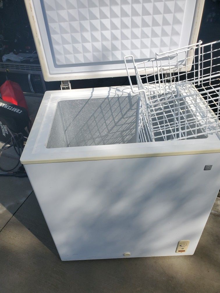 Deep Freezer General Electric for Sale in Virginia Beach, VA - OfferUp