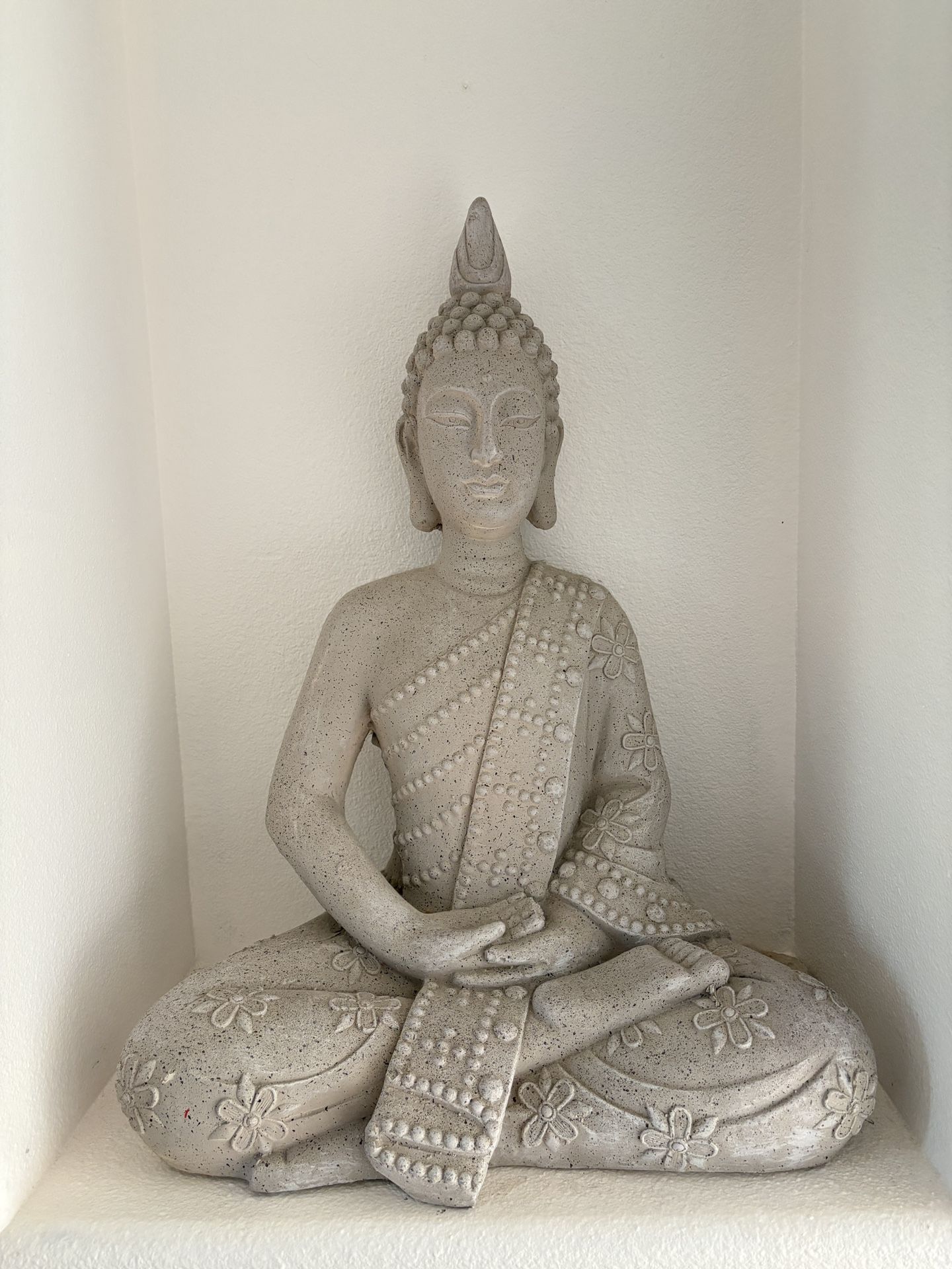 Handcrafted Resin Buddha Statue – Calm & Elegant Meditation Art for ...
