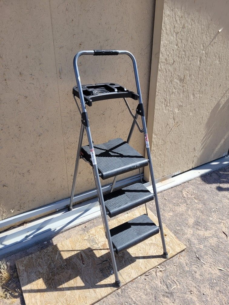 Warner 3ft Step Ladder for Sale in Las Vegas, NV - OfferUp