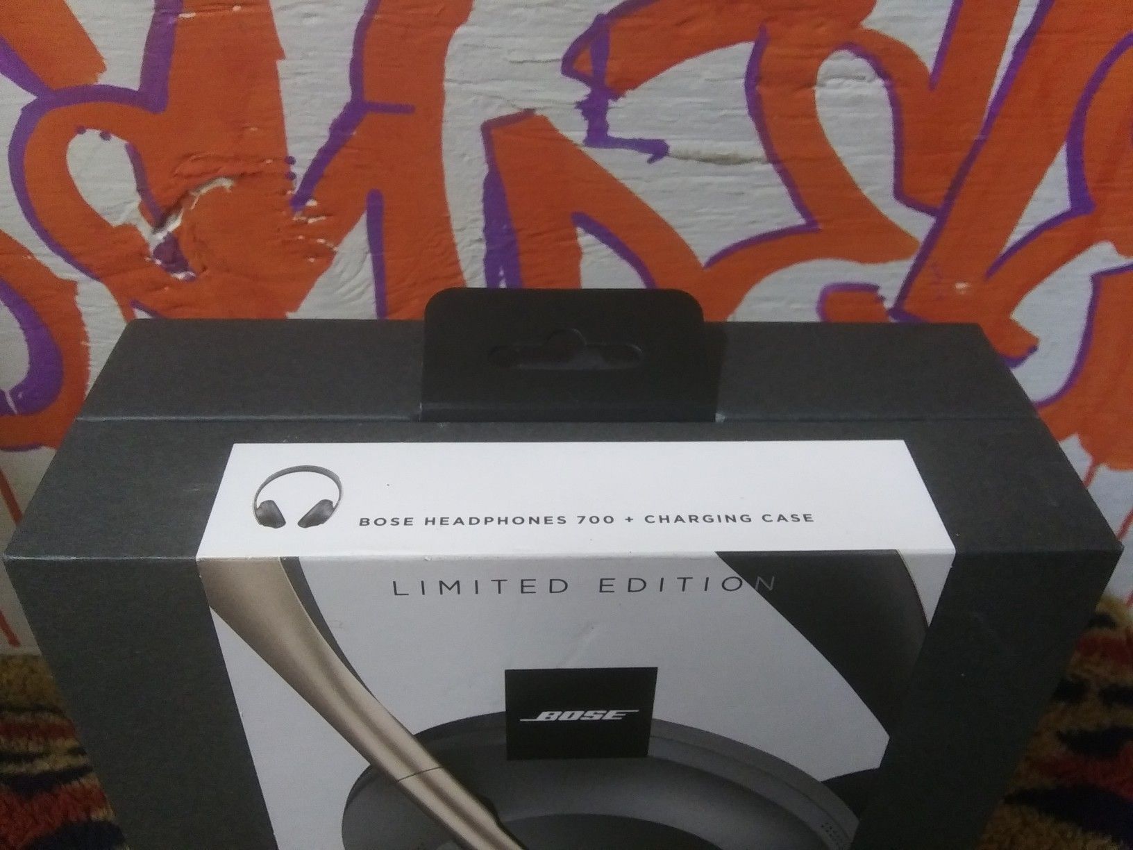 BOSE Limited Edition Noise Cancelling Headphones 700 + Charging Case ...