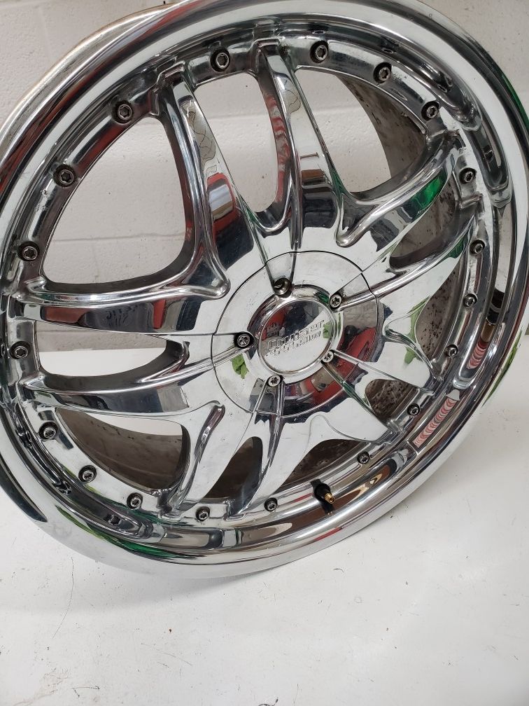 18 inch Chrome rims for Sale in Memphis, TN - OfferUp