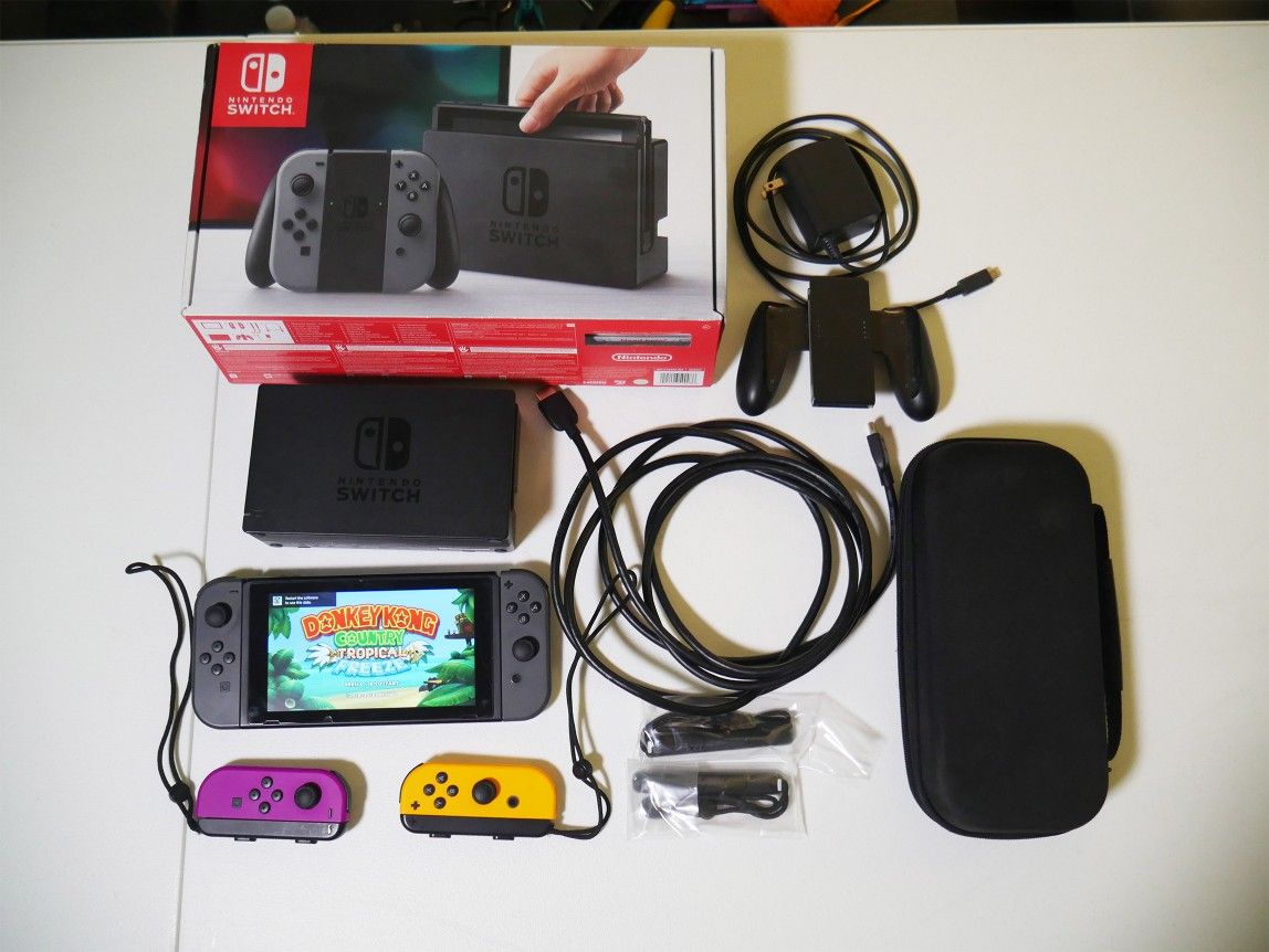 V1 Launch Nintendo Switch + Extra Joycons And A Game (Console In Box ...