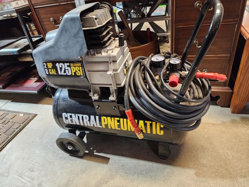 New Central Pneumatic 2 horsepower 8 gallon 125 maximum PSI air ...