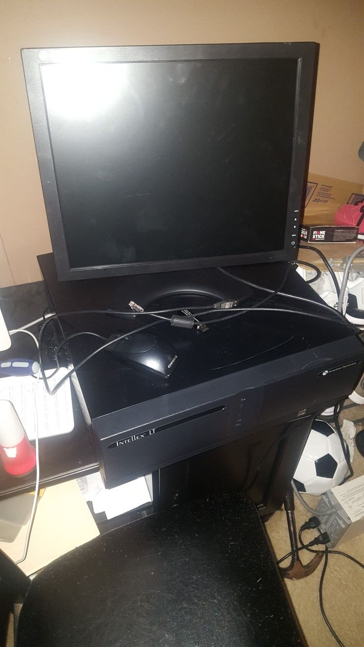 American Dynamics ADD80ALTPV050 Intellex LT Desktop 8 Channel w/17" LCD ...